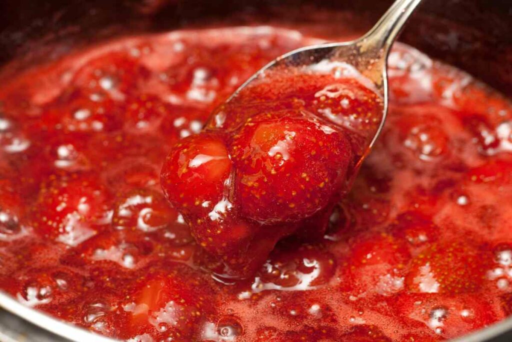 Fragola: proprietà, origini, valori nutrizionali e curiosità