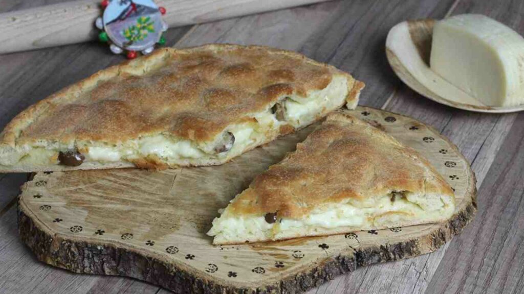 Non c'è Vigilia di Natale 🎄 senza la scacciata siciliana con la tuma 🧀 ...