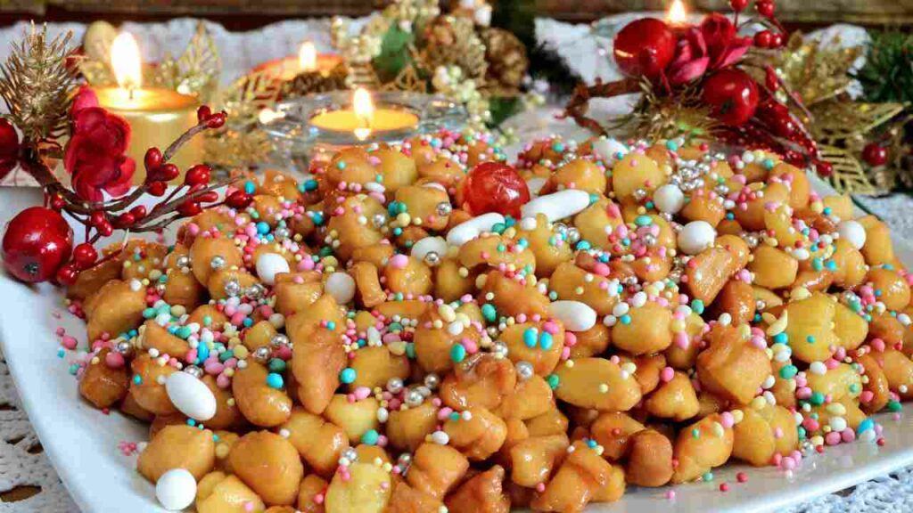 Sarà subito Natale🎄con gli struffoli, mia nonna👵da buona napoletana li ...