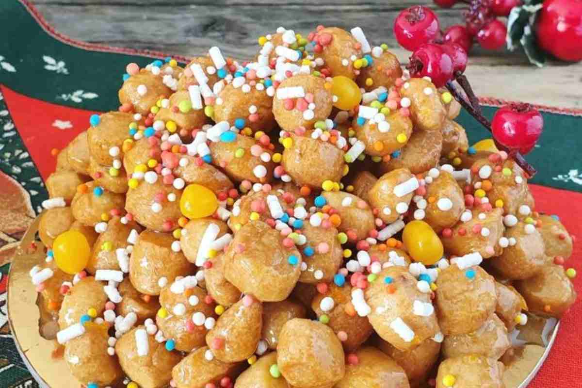 Dolci di Carnevale: questa pignolata al miele è davvero irresistibile